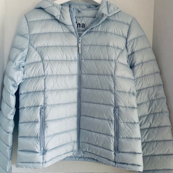 Aritzia | Jackets & Coats | Aritzia Tna Botanie Super Light Puff Jacket ...